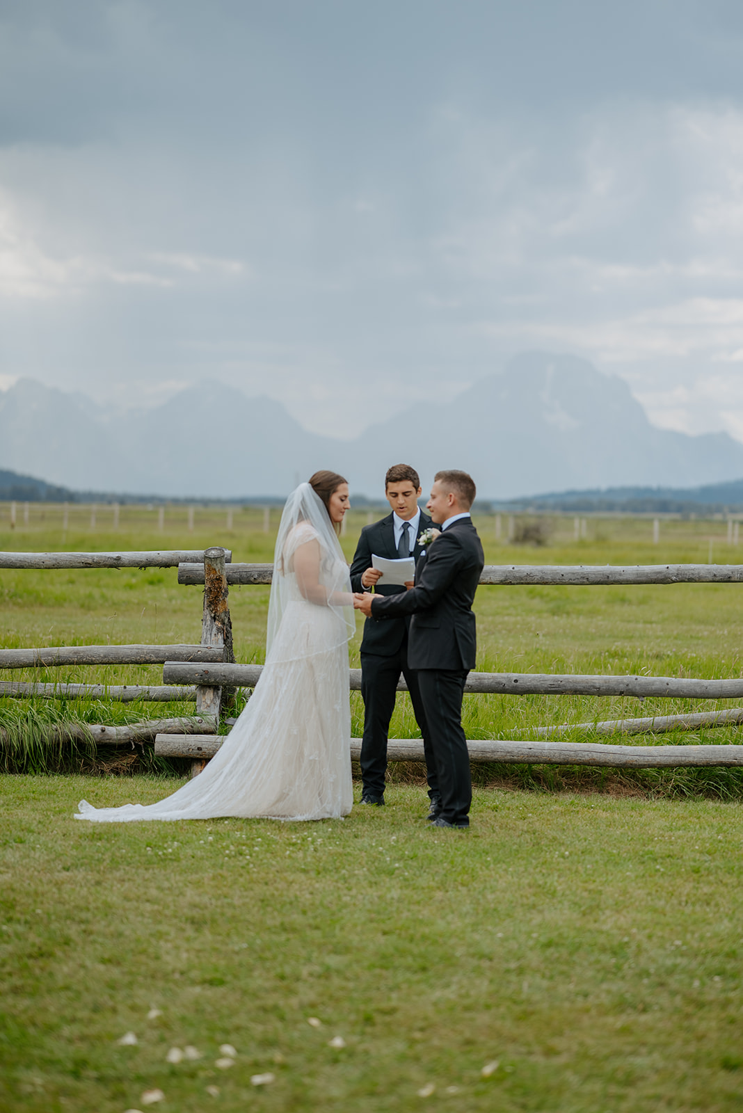 Magical Diamond Cross Ranch Wedding | Foxtails Photography