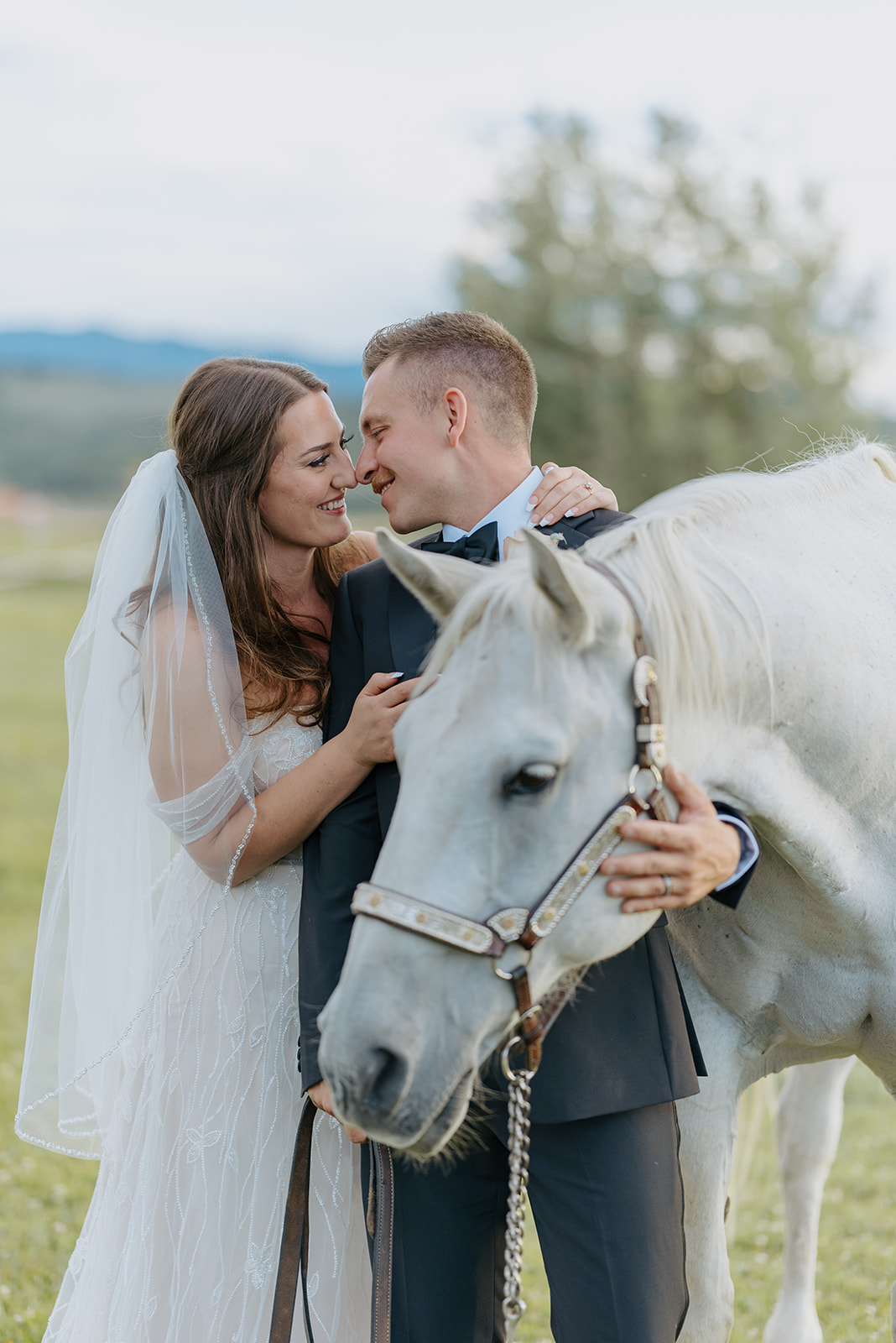 Magical Diamond Cross Ranch Wedding | Foxtails Photography